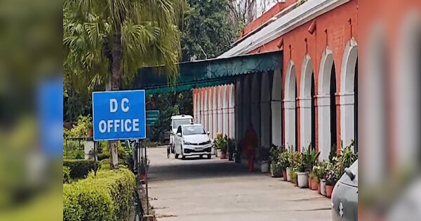 Ambala officer use blue red light on government cars against motor ...