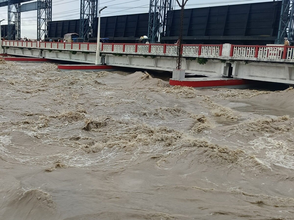 Bihar Flood Ganga water level rises in Patna drinking water crisis ...