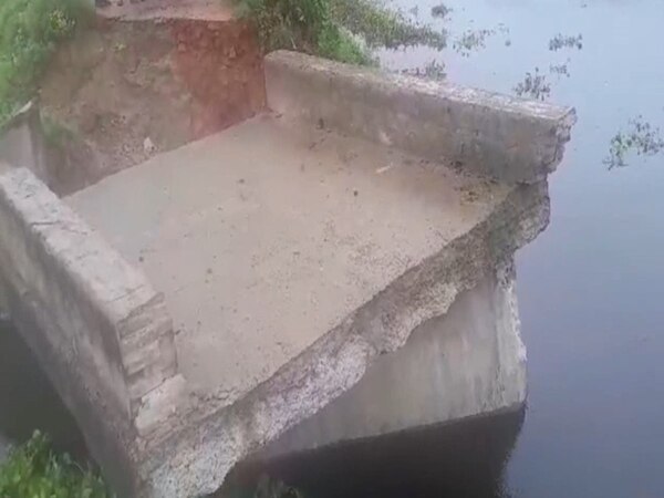 Bridge collapses Another bridge built on Balan river in Supaul ...