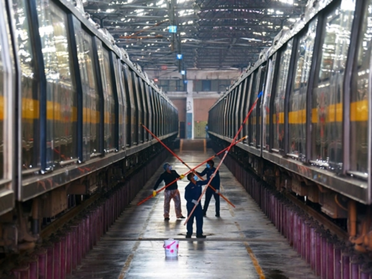 Delhi Metro Cleaning Process how metro trains always cleaned know all ...