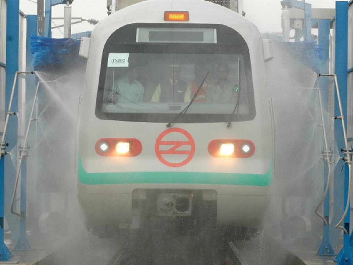 Delhi Metro Cleaning Process how metro trains always cleaned know all ...