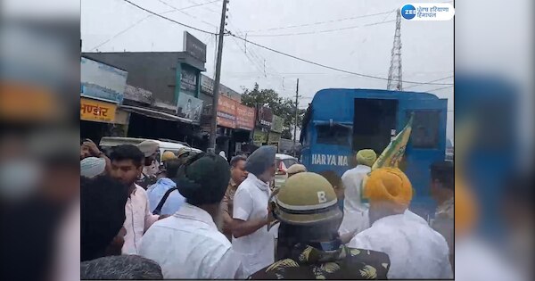 Farmer leaders who came to honor water cannon boy Navdeep Singh were ...