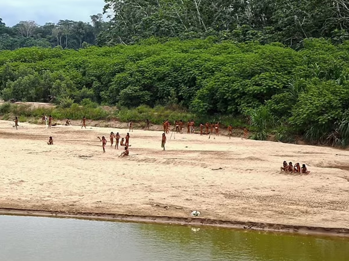 mascho piro tribe people rare and first appearance in Peruvian land ...