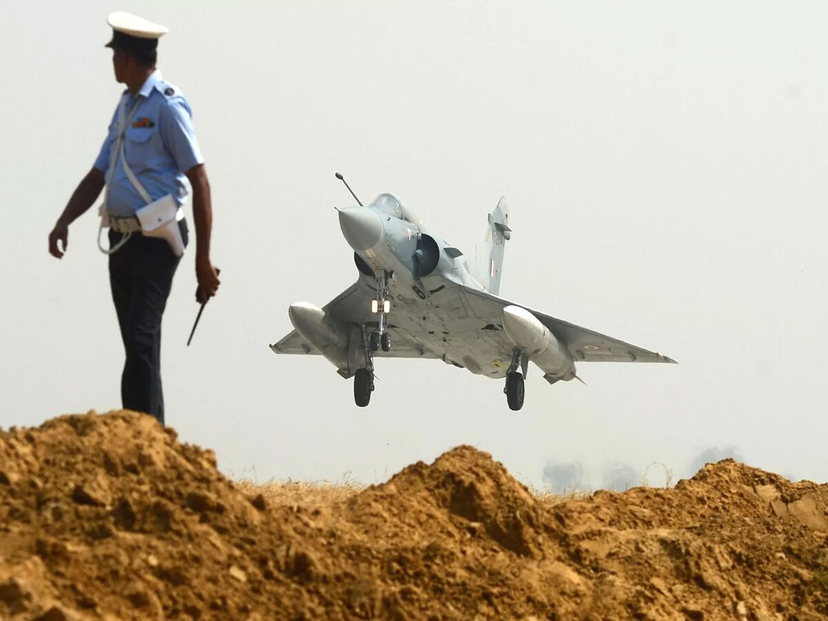 China-UAE Joint Military Exercise PLAAF UAEAF Mirage 2000 PHOTOS ...