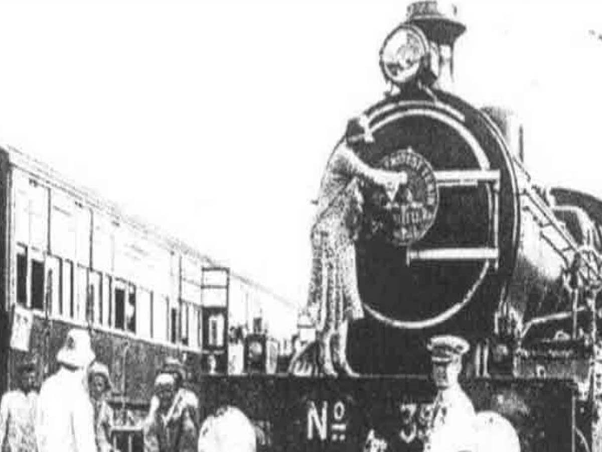 India first and oldest train, which was pulled by 3 engines together ...