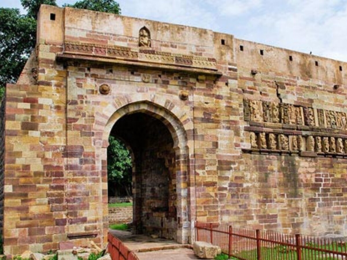 CG Famous forts and Palace of Chhattisgarh like Ratanpur Fort ...