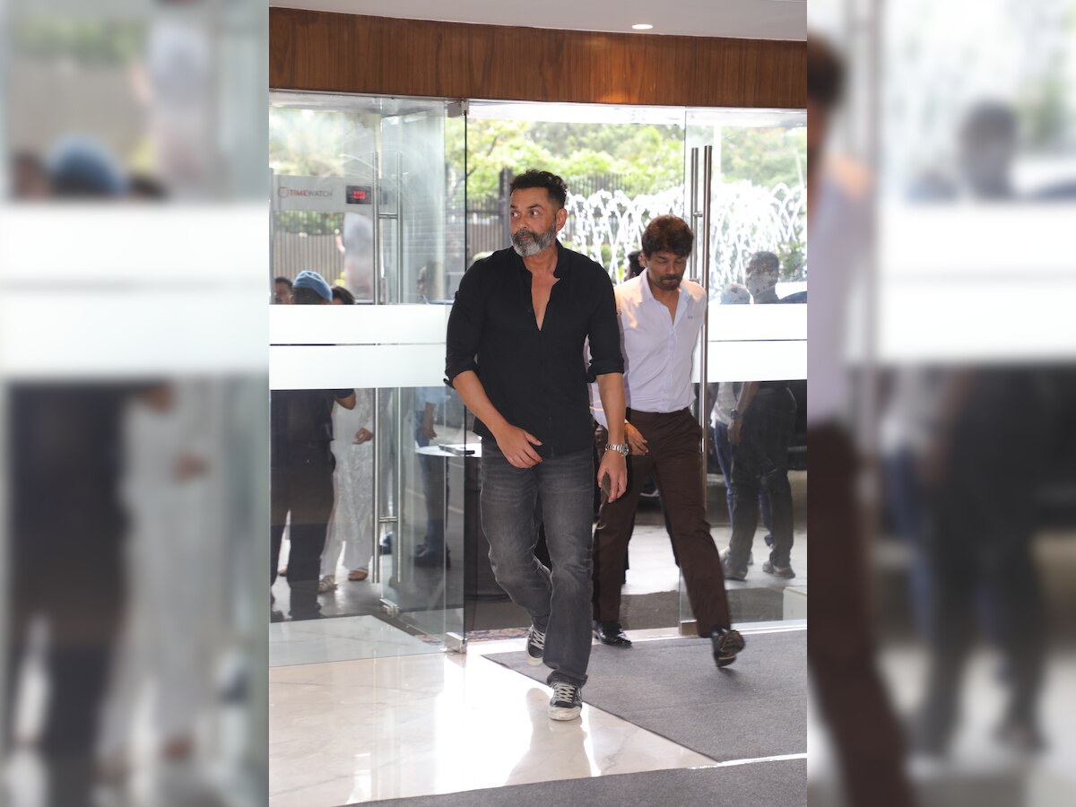 Tishaa Kumar Prayer Meet Kishan Kumar crying badly lost 21 year ...