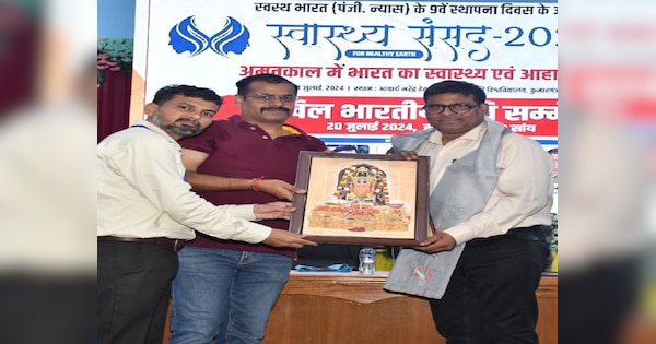 Bhojpuri kavi Manoj Bhavuk was honored in Ram city Ayodhya poets ...