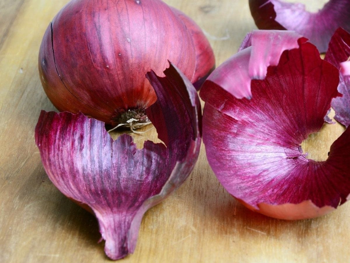 Onion Peels Surprising Benefits Health Skin Care Tips for women|Onion ... Onion Peels Surprising Benefits Health Skin Care Tips for women|Onion ...