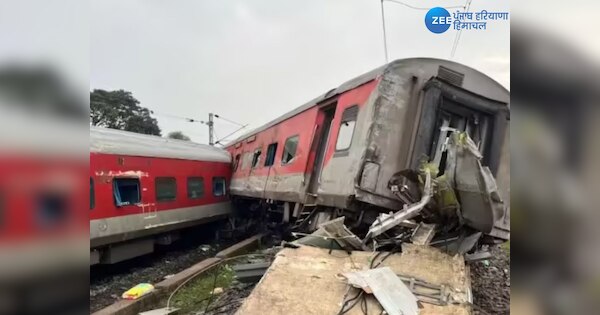 Jharkhand Train Mishap Express train going from Howrah to Mumbai ...