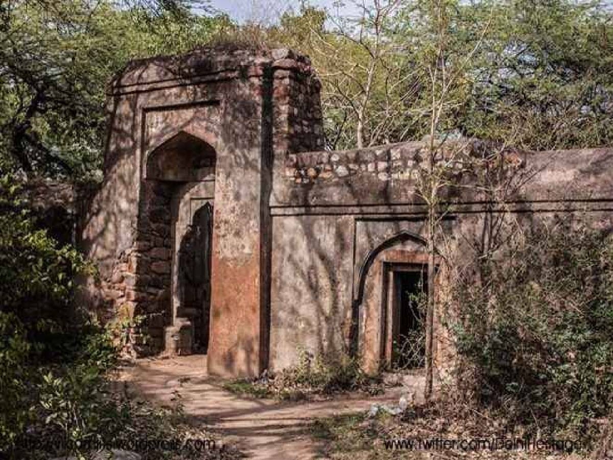 delhi Haunted Places malcha mahal dangerous hidden places | जानें ...