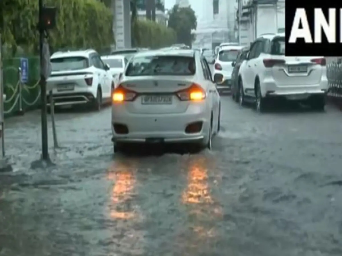 UP assembly and Municipal Corporation premises were flooded Due to heavy rains in Lucknow | Rain ...
