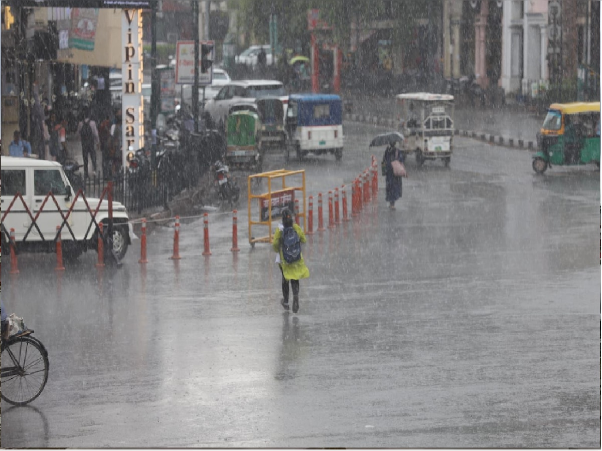UP assembly and Municipal Corporation premises were flooded Due to heavy rains in Lucknow | Rain ...
