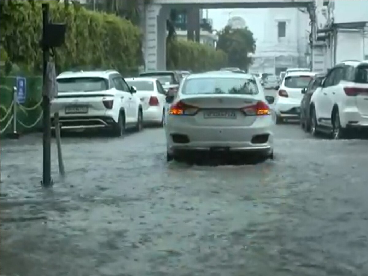 UP assembly and Municipal Corporation premises were flooded Due to heavy rains in Lucknow | Rain ...