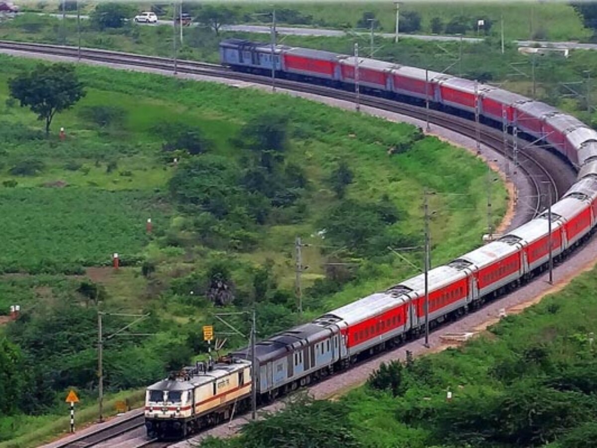 Indian railway ki sabse gandi trains dirtiest trains of India | Photos ...