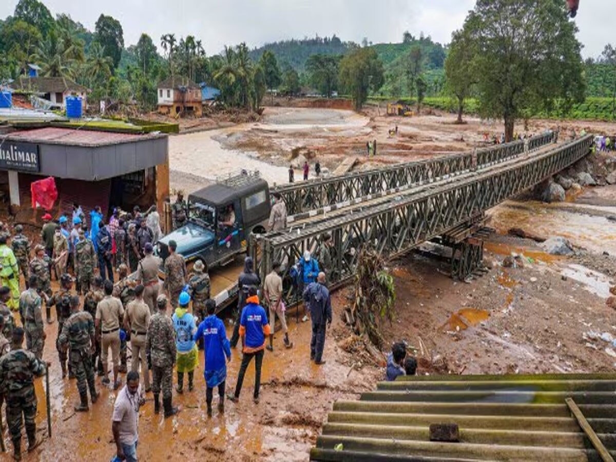 Wayanad landslides Kerala forest officers Rescue Operations photos save ...