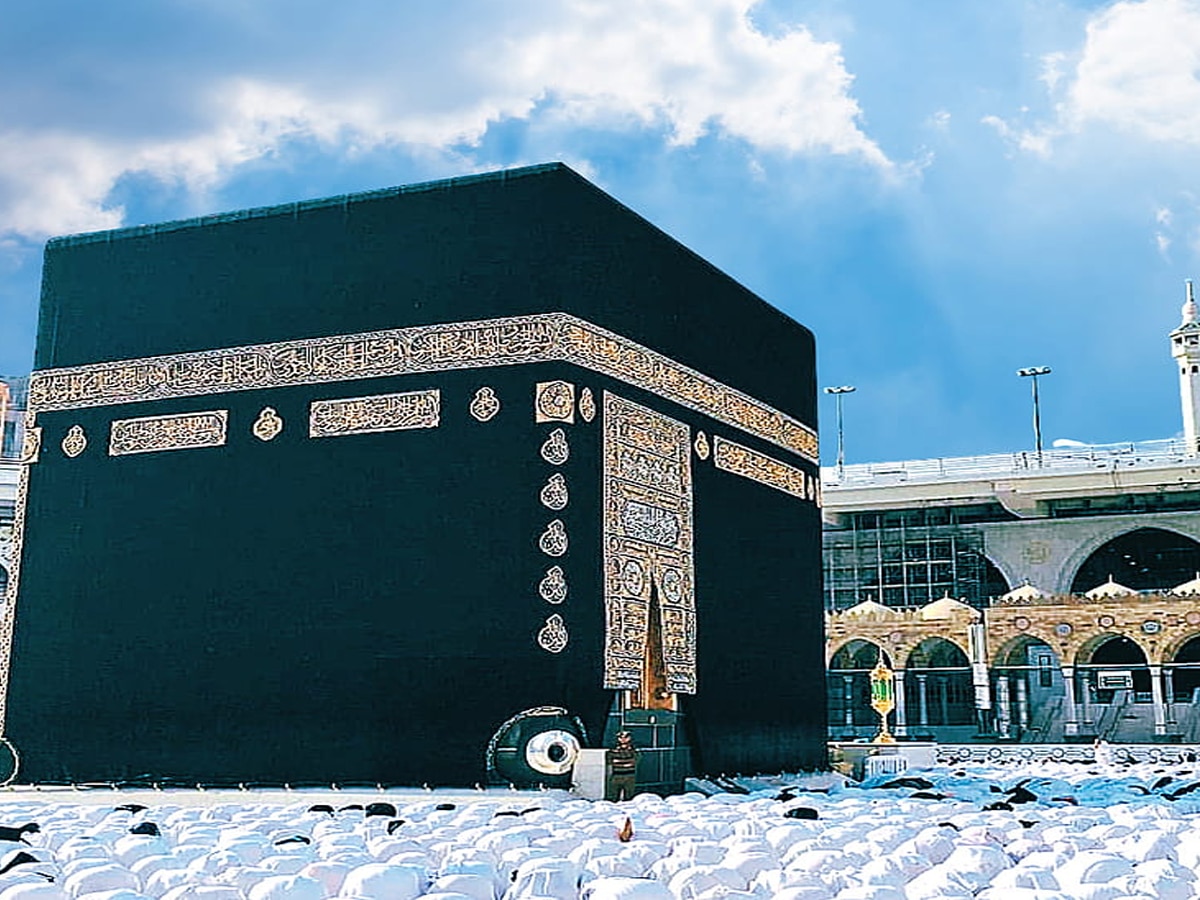 kaaba inside view | What inside the black box in Mecca | Can we see ...