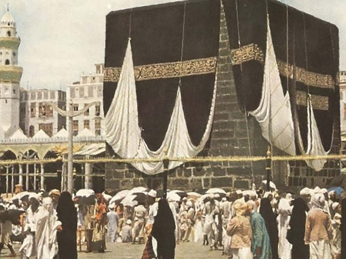 kaaba inside view | What inside the black box in Mecca | Can we see ...