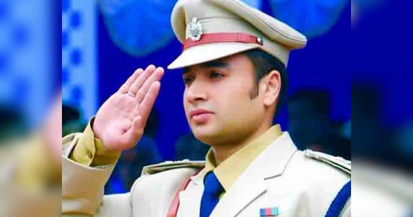 why ips officers do not wear their cap infront of ias officers | क्यों ...