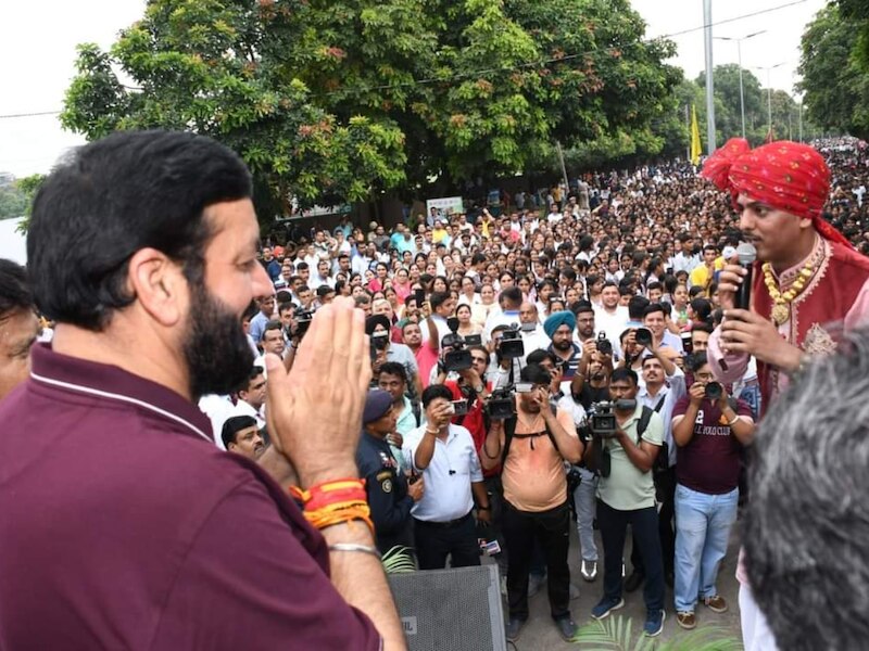 Haryana CM Nayab Saini seen waving a sword in Rahgiri program see photo ...