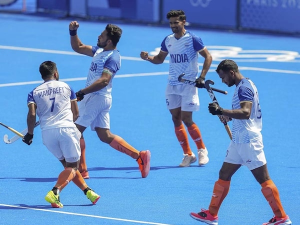 indian hocky team reached in Paris Olympics Ajit Pal Singh sardar singh ...
