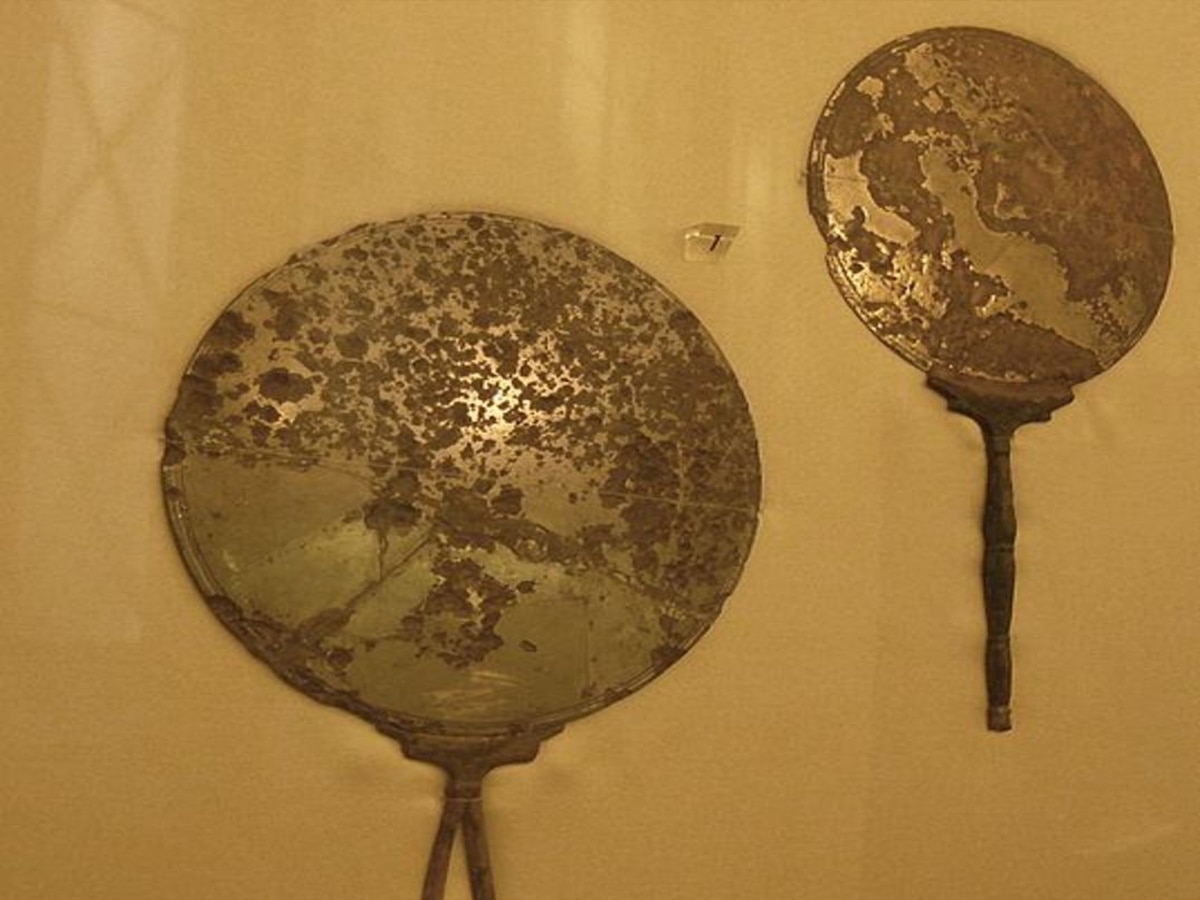 shishe ka avishkar kisne kiya who invented mirror Who saw his face in ...