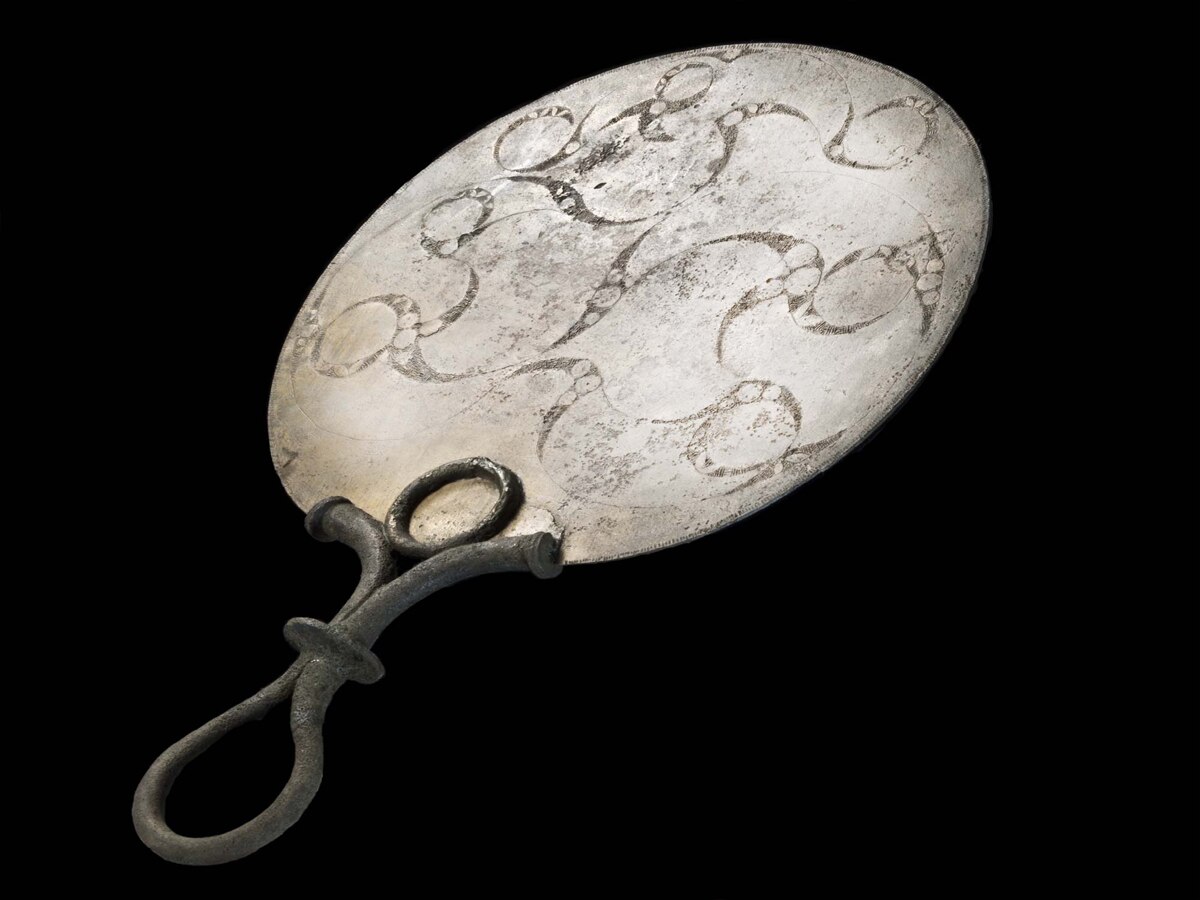 shishe ka avishkar kisne kiya who invented mirror Who saw his face in ...