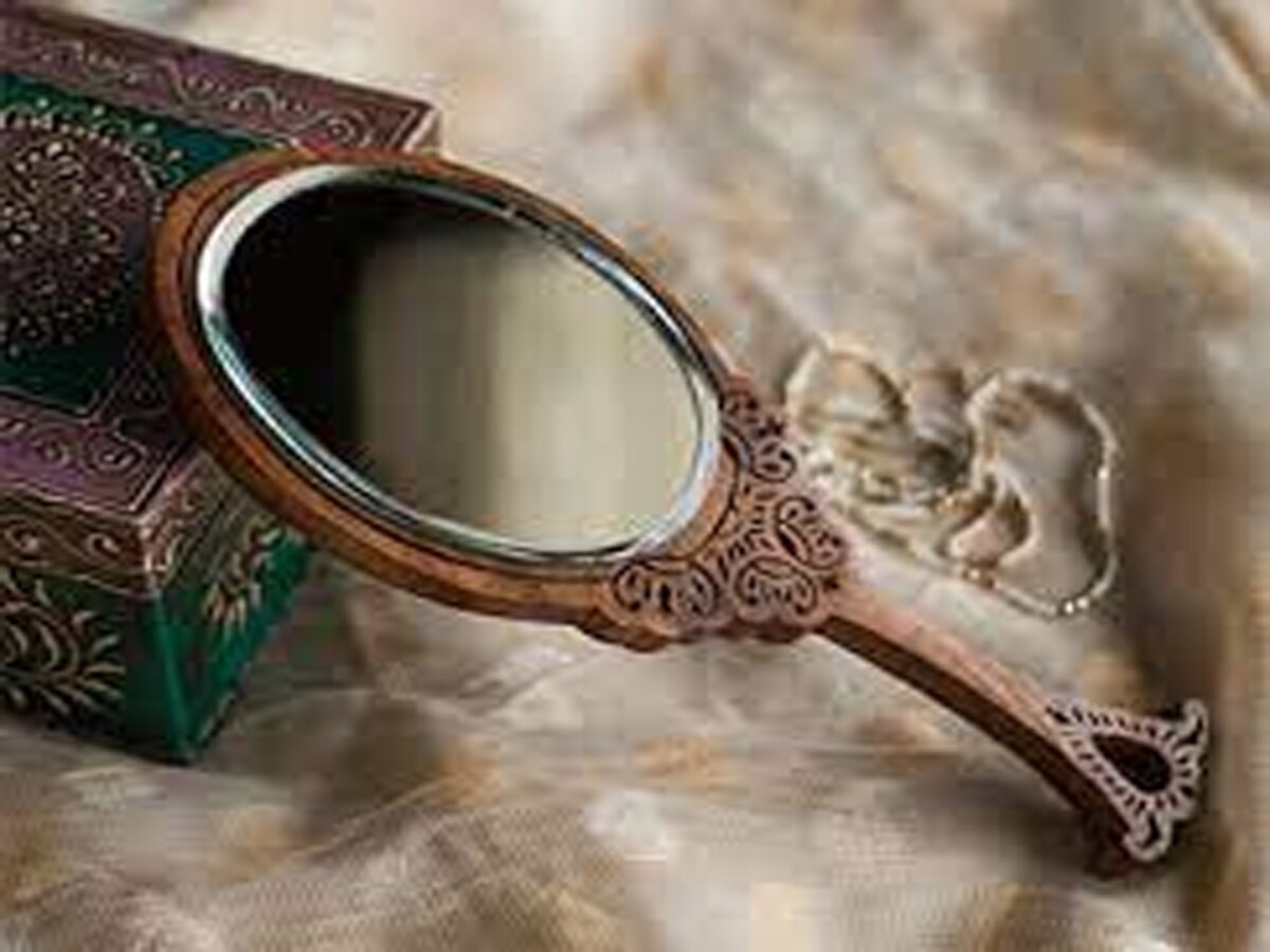 shishe ka avishkar kisne kiya who invented mirror Who saw his face in ...