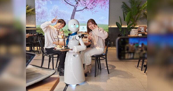 only cafe in the world where paralyzed people hired to work is Dawn ...