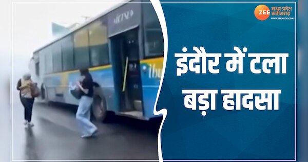 electric bus iBus suddenly caught fire running on BRTS route in Indore | VIDEO: इंदौर में ...