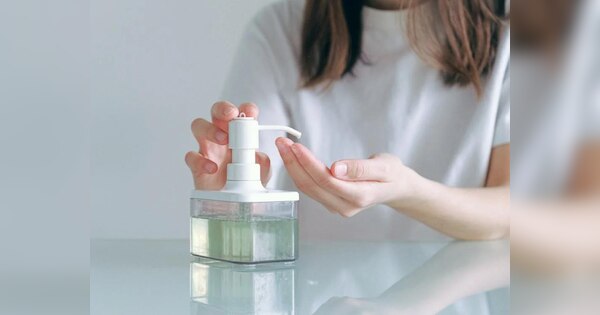 Side effects of using hand sanitizers dry skin to infertility | हैंड सैनिटाइजर का इस्तेमाल हो ...