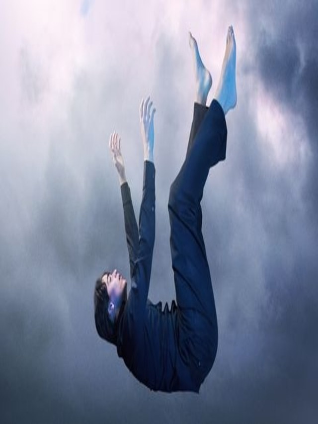 if you see yourself falling from height after sleeping then know here ...