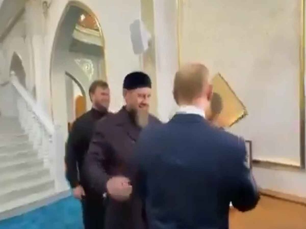 WATCH Putin kisses the Holy Quran in Chechnya mosque, video goes viral ...
