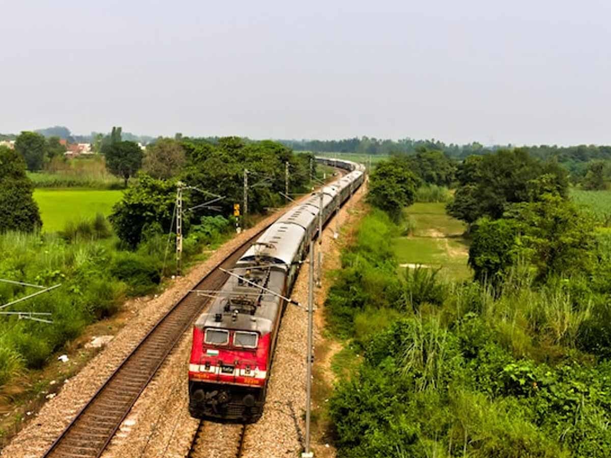 indian railways know about India's longest train super vasuki | कहां से ...