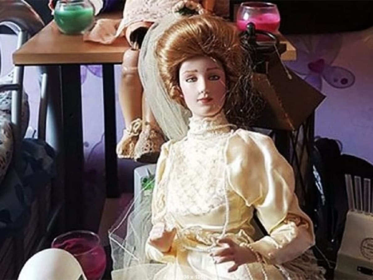 World Most Haunted Doll Elizabeth Possessed By Dead Bride Attacked 17 Men annabelle doll | Most ...