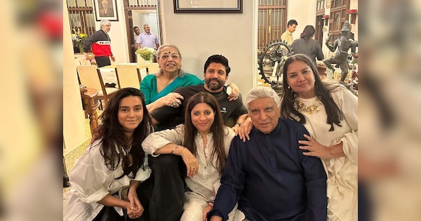 Farhan Akhtar Reaction on Father Javed Akhtar Second marriage feels ...