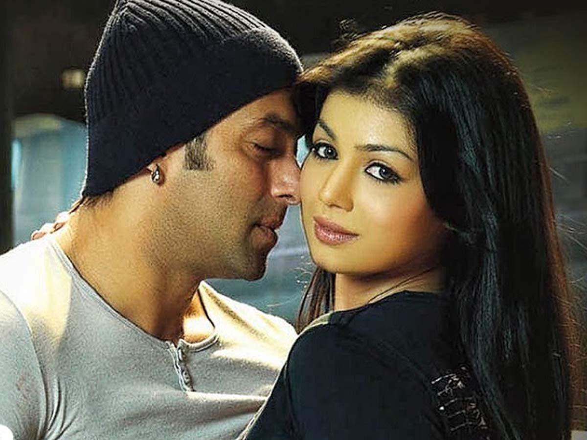 muslim actress Ayesha Takia come back to instagram to answer trollers ...