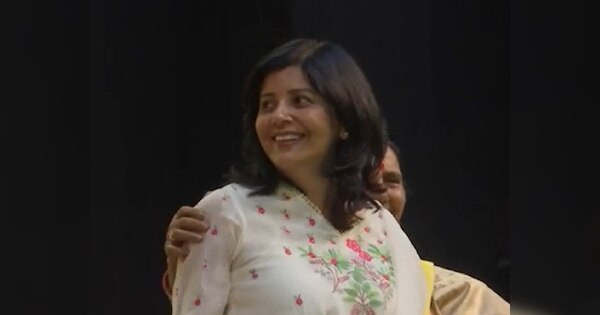 Prashant Kishor wife Jahnavi Das attended Jan Suraj women conference ...