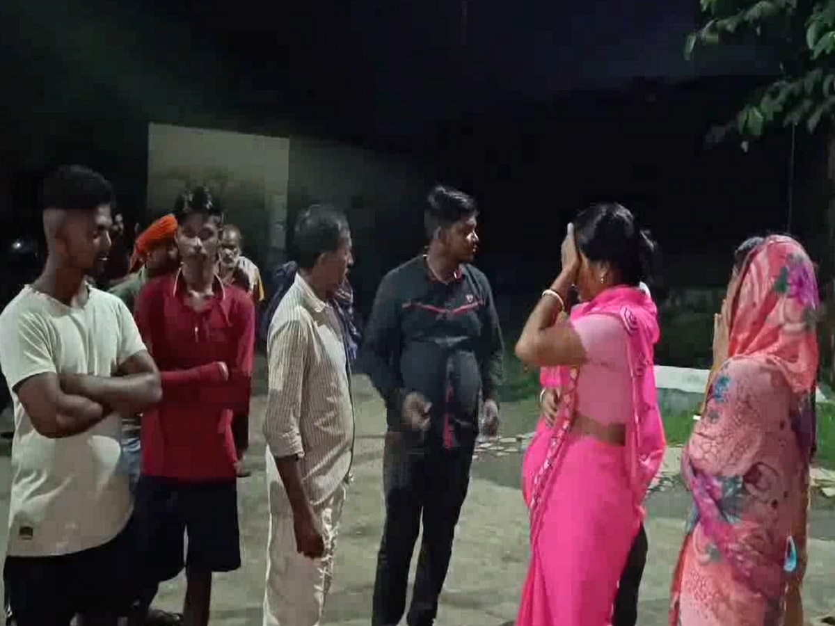 Young man jumped into Damodar river at Mohalbani Ghat | दोस्तों ने ...