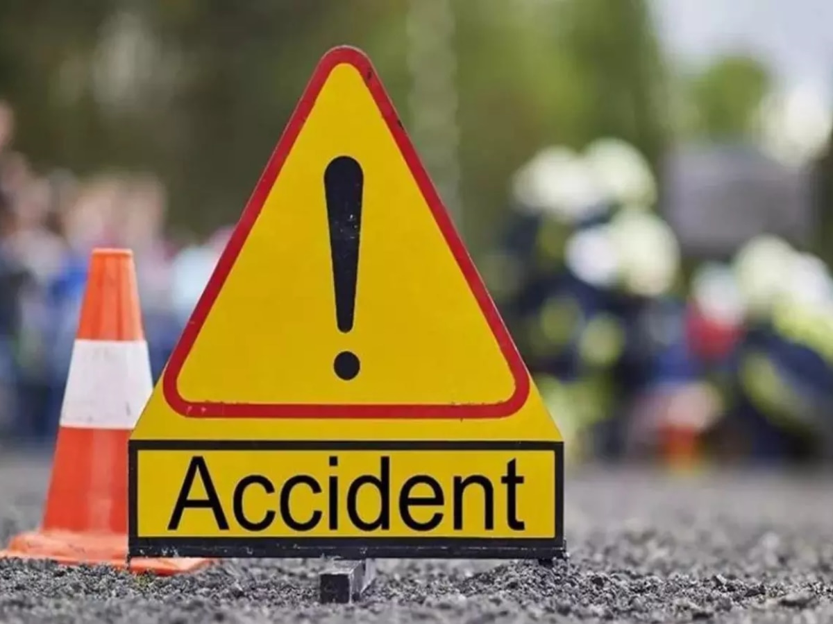 MP News tractor trolley overturned in Damoh 2 devotees died and more ...