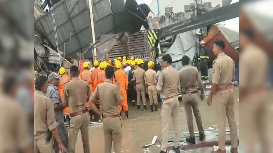 Lucknow Building collapse in Transport Nagar 20 buried under debry ...