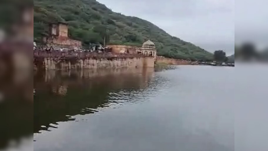 Jaipur News: 12 साल बाद आमेर मावठा सरोवर लगा मोरी, फोर्ट की खूबसूरती ...