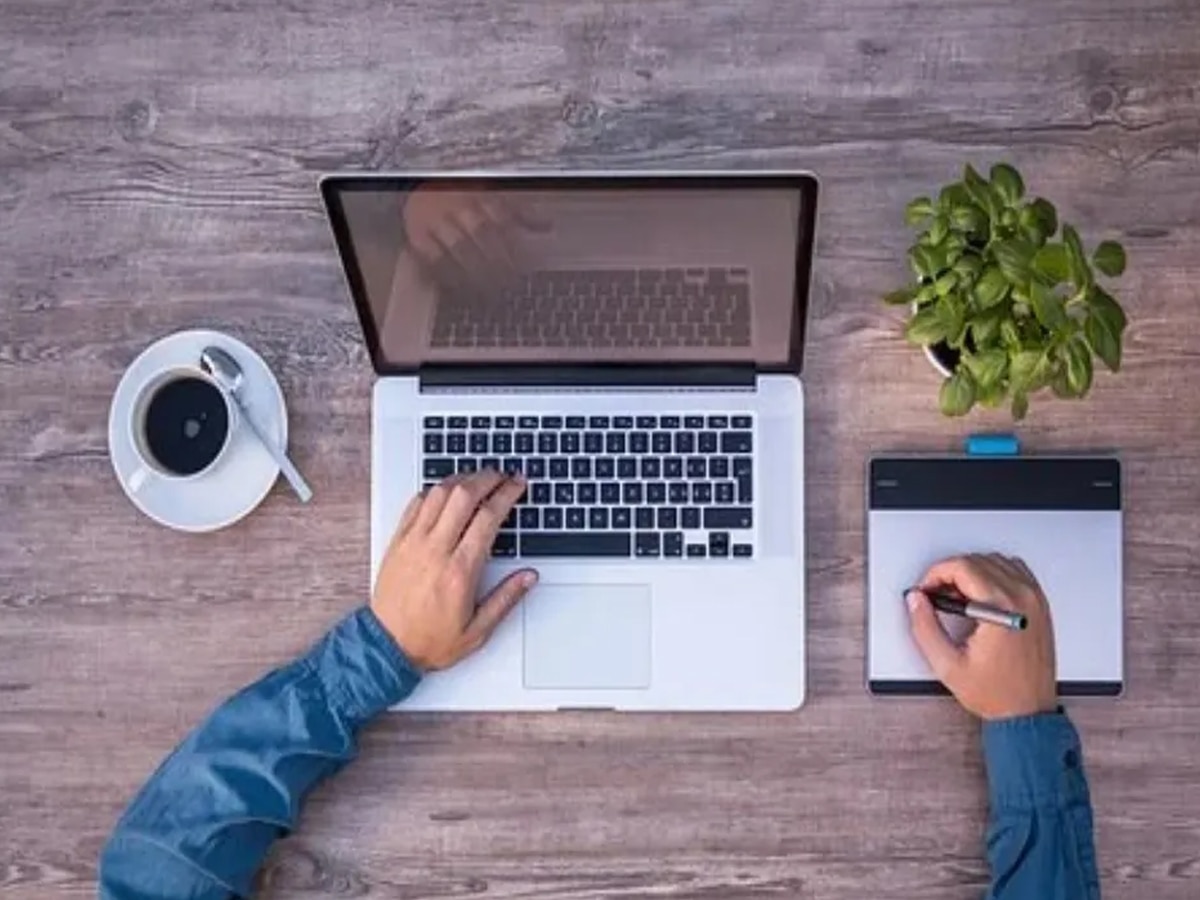 Which direction is best for office table | Which direction should I ...