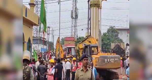 Bhilai MCD buldozer action on 100 shops built by illegal encroachment ...