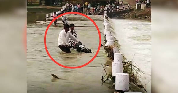 Baran News People are crossing bridge risking their lives | Baran News ...