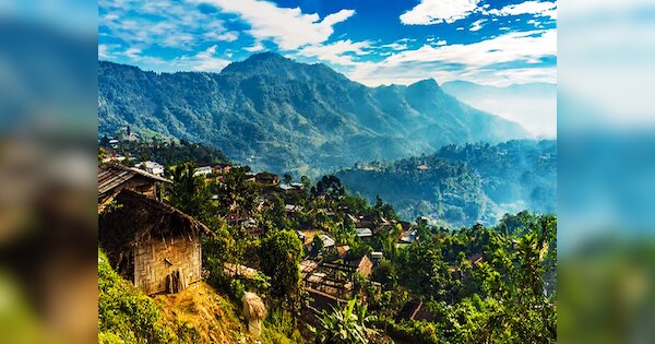 india amazing village | village in two countries | Konyak tribe Longwa ...