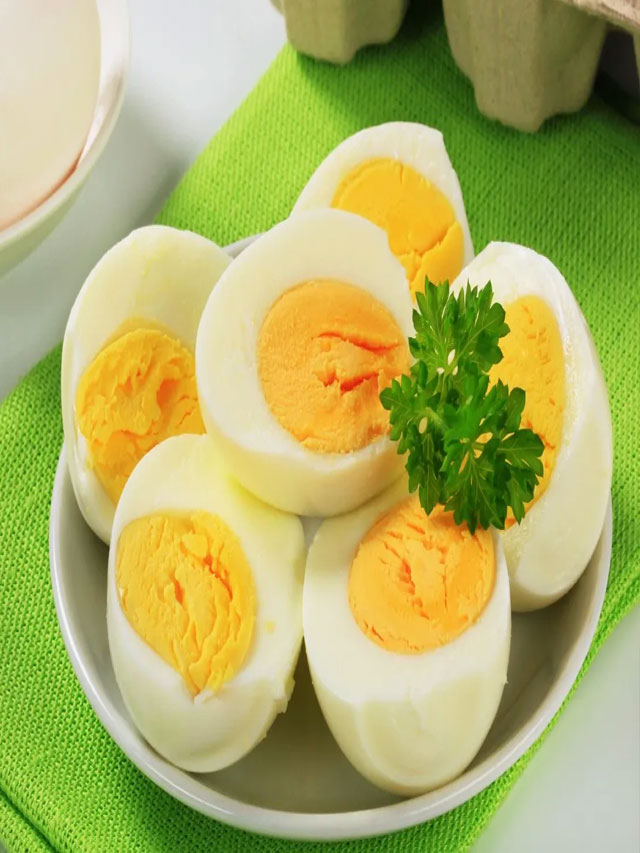 Eggs: इन लोगों को नहीं खाना चाहिए अंडे का ये हिस्सा, वरना पड़ जाएंगे ...