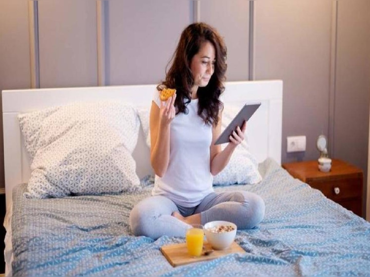 Vastu Astrology Tips Do you also eat food sitting on bed change habit otherwise you will become ...