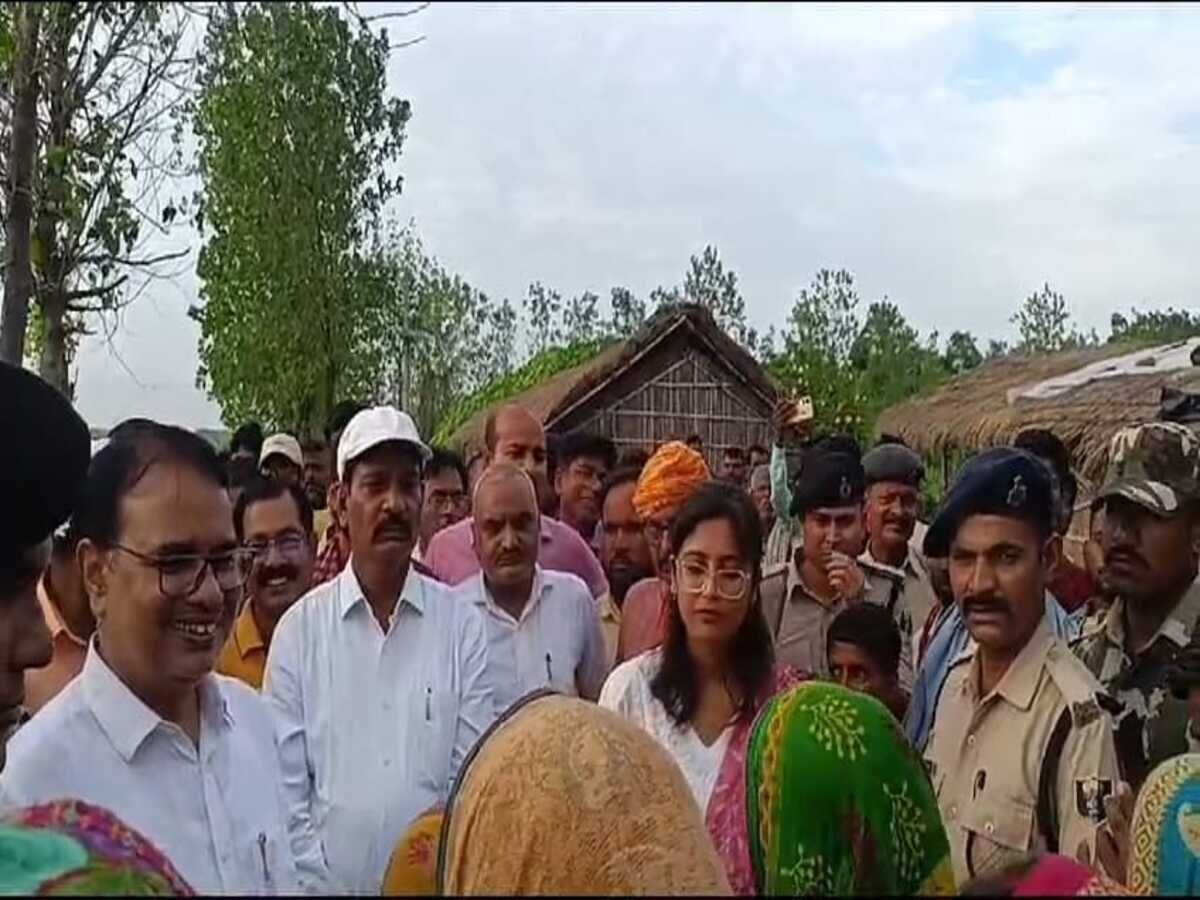 Bettiah DM Dinesh Kumar Rai visited erosion areas | Bettiah Flood: कटाव ...