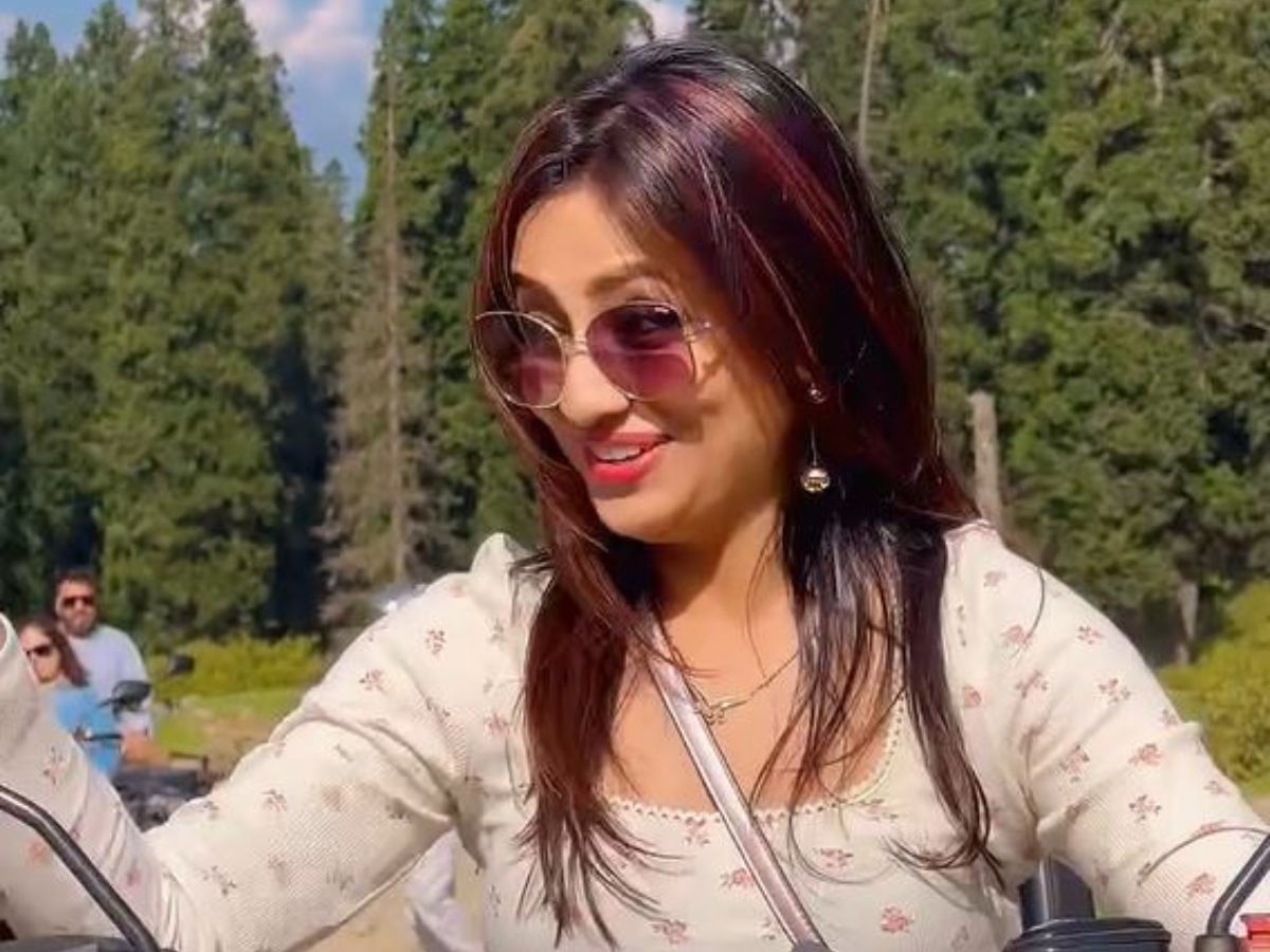 Riya Dey Viral Video: ମରୁଭୂମିରେ ATV Sand Bike ସହ ନଜର ଆସିଲ ରିୟା, ଭାଇରାଲ ...